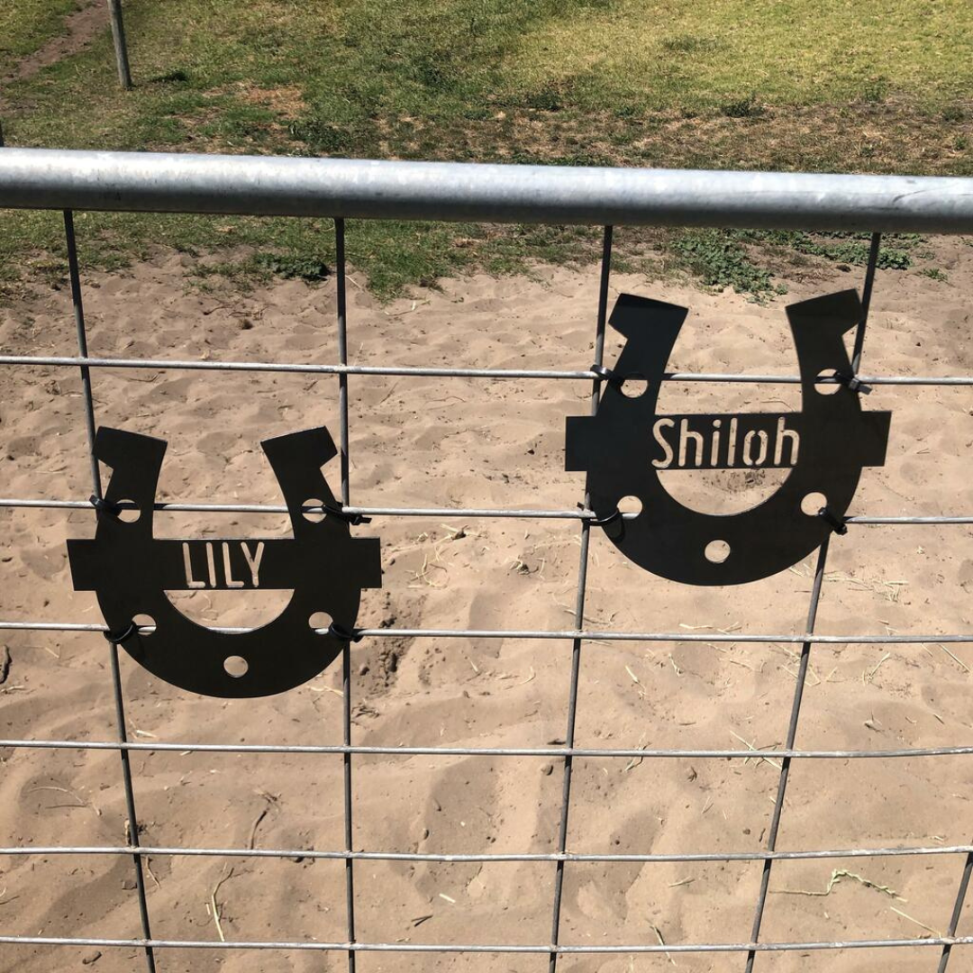 Horseshoe Sign (Centre Text) – Custom Steel Appeal